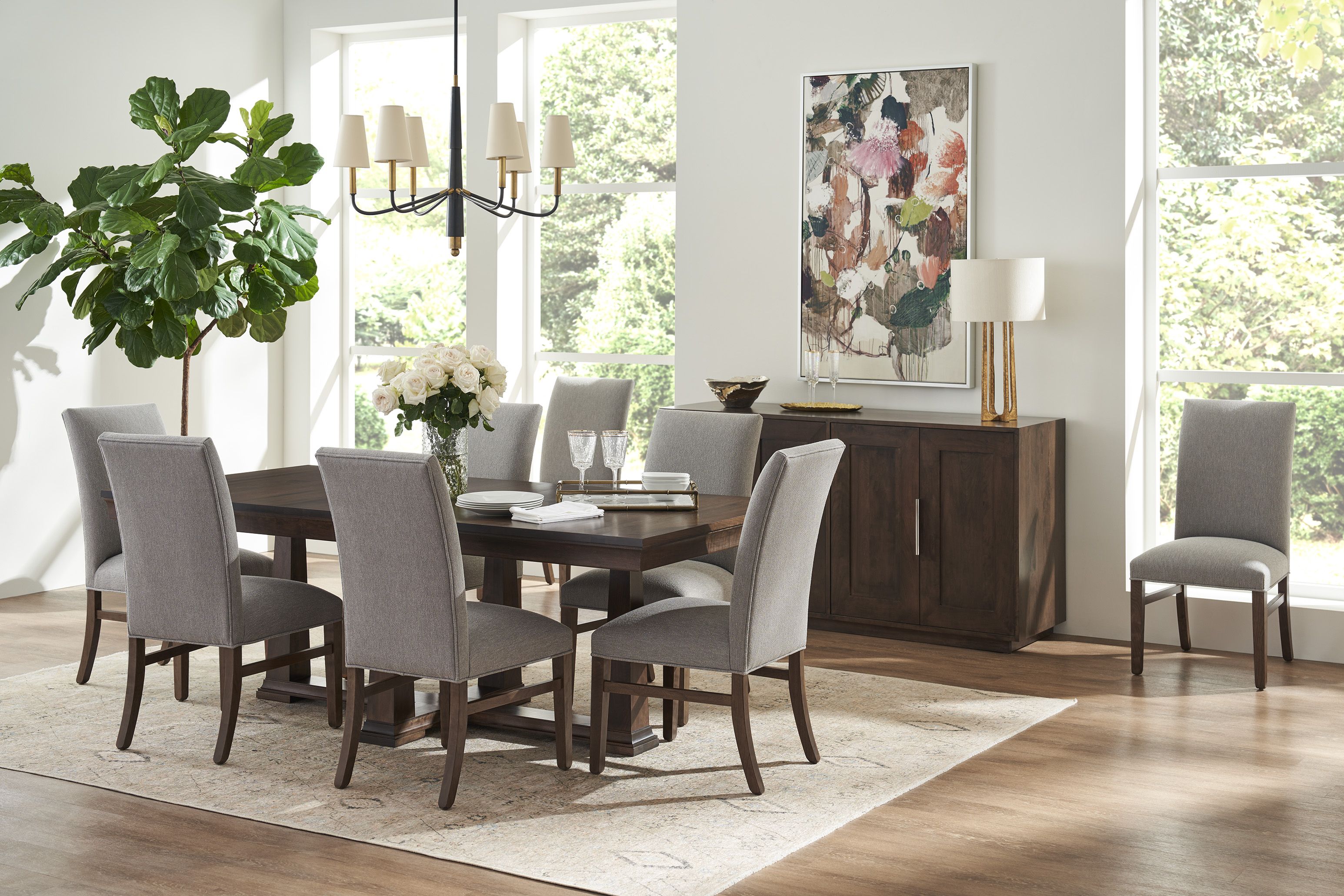 elegante dining table